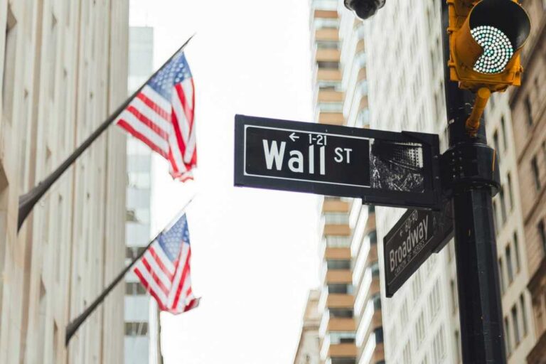 Spy Chief Shock: Wall Street Lawyer Tapped | Daily Email News